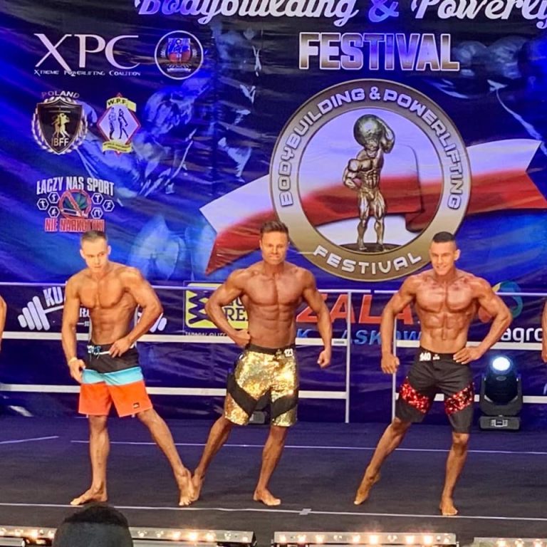 Daniel Biały na scenie podczas zawodów - TKN24