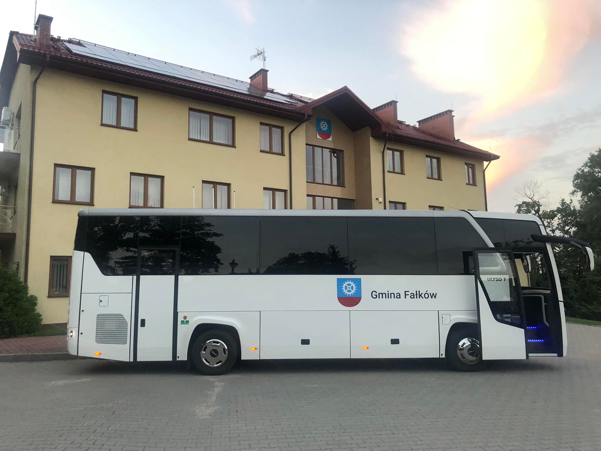 Nowoczesny autokar jest już w Fałkowie [zdjęcia] - TKN24
